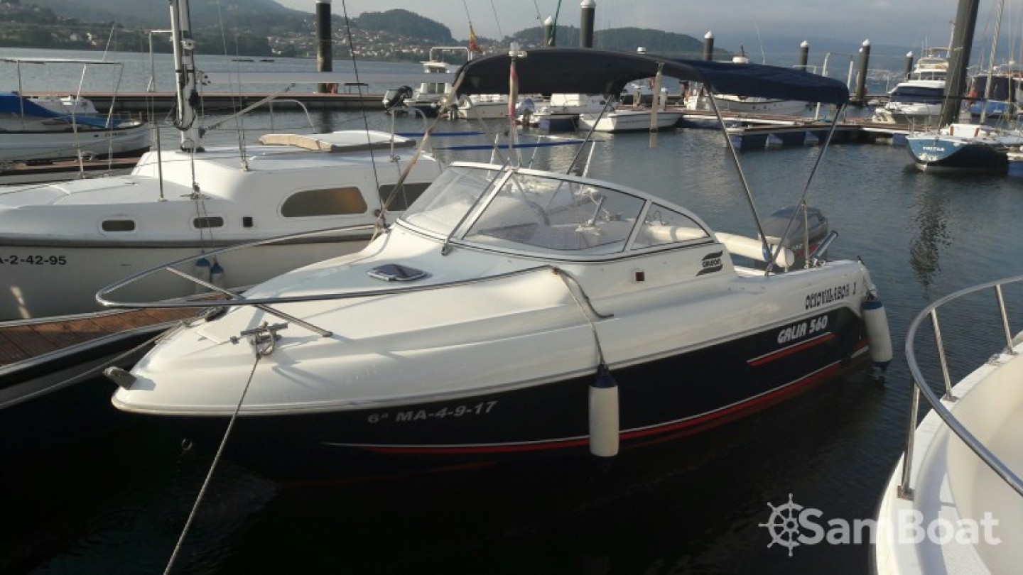 Mieten Sie ein Motorboot Galeon Galia Vilaboa (OCIOVILABOA I) | SamBoat