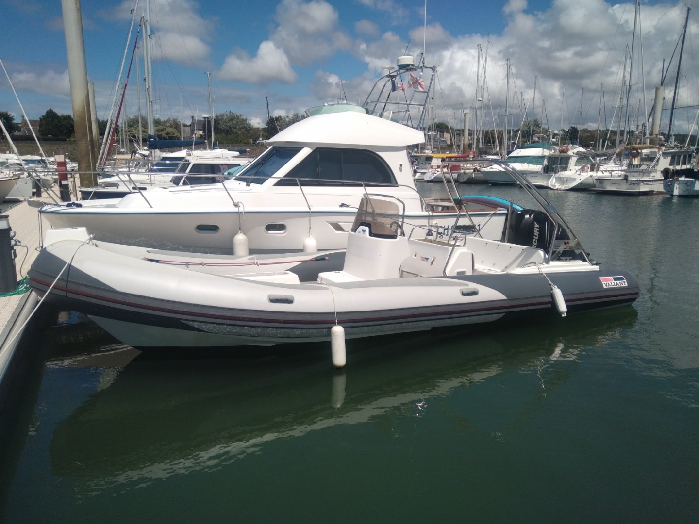 Mieten Sie ein Schlauchboot Valiant 750 Sport Barneville-Carteret | SamBoat