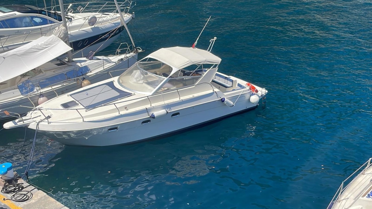 Mieten Sie ein Motorboot Mochi Craft Moki craft 33 Sedan Salerno (Aila ...