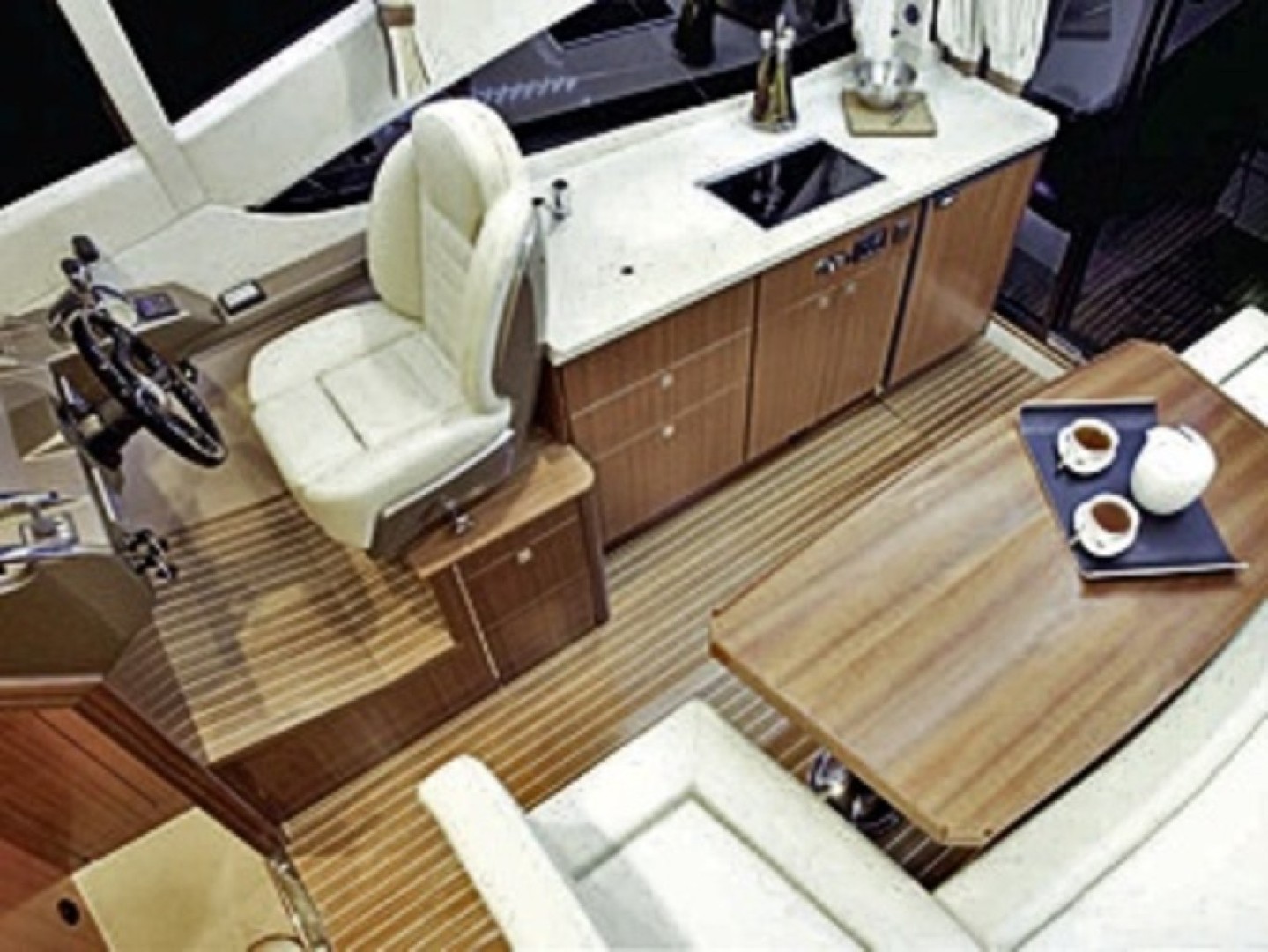 Mieten Sie ein Motorboot Galeon 350 HTC Rostock - SamBoat