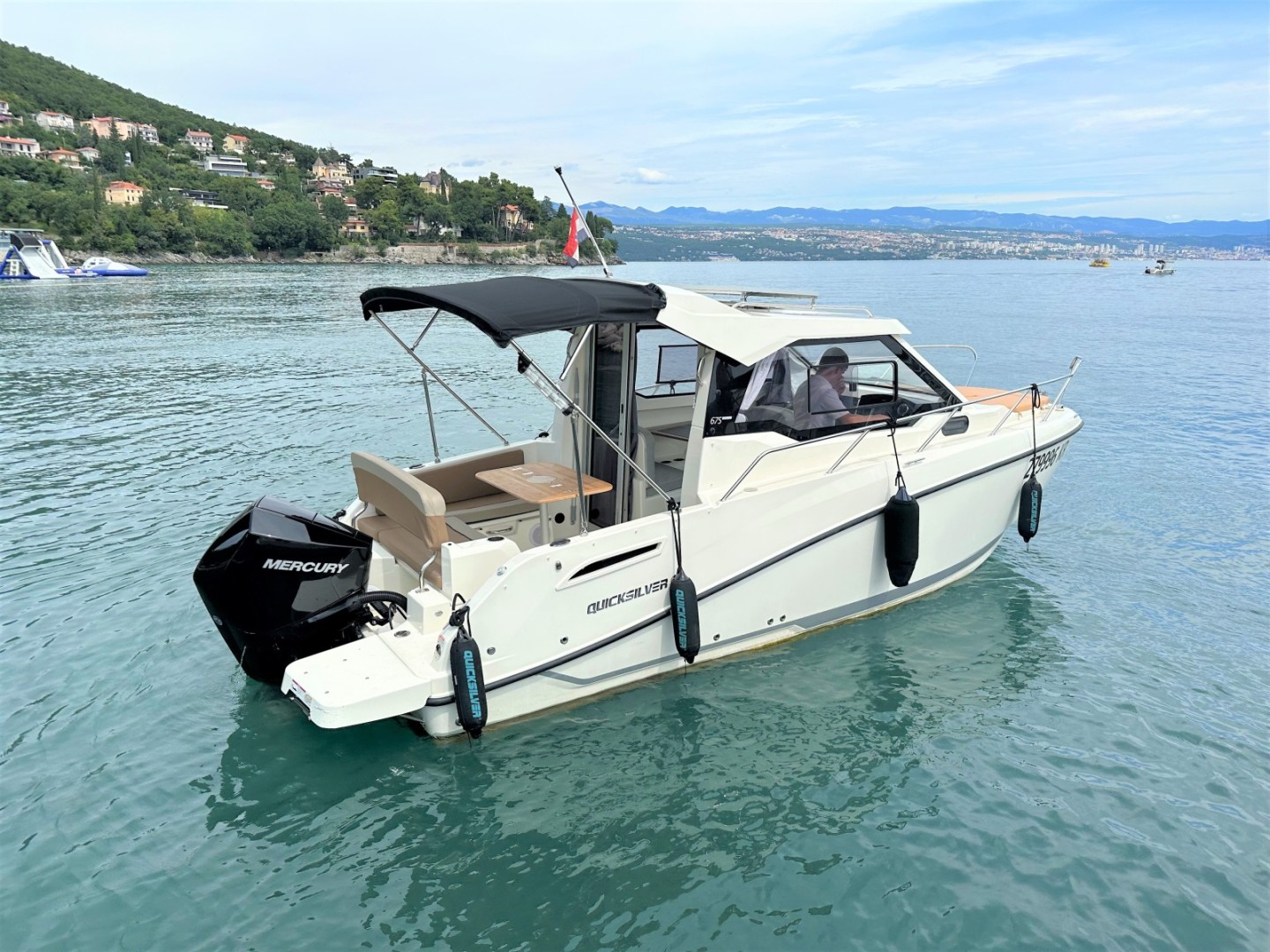 Mieten Sie ein Motorboot Quicksilver Activ Weekend 695 Ičići | SamBoat