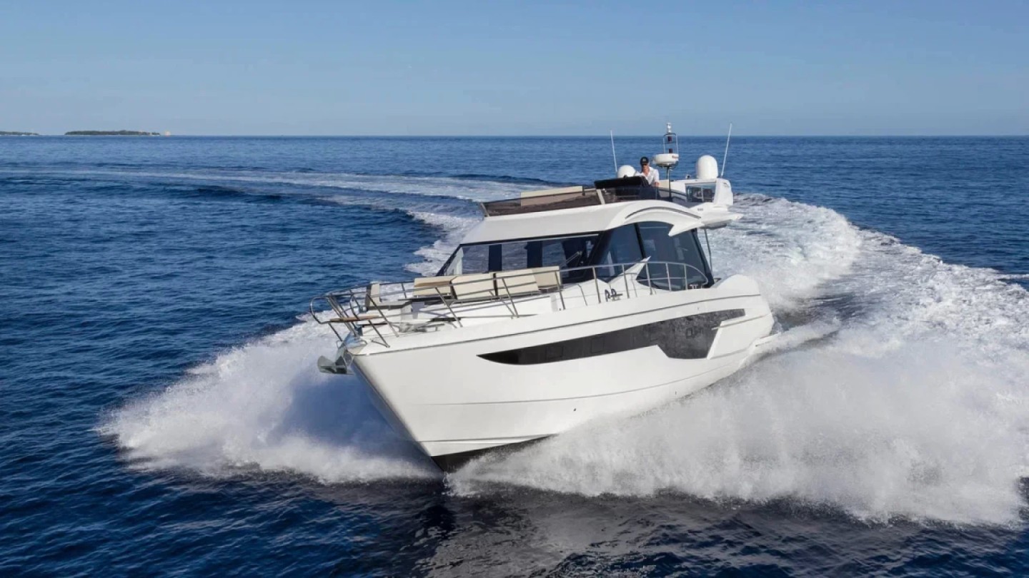 Mieten Sie ein Motorboot GALEON 500 FLY 55ft Dubai Marina (GALEON 500 ...