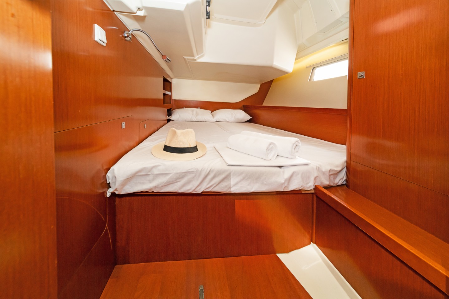 Mieten Sie ein Segelboot Bénéteau Oceanis 45 Rhodes (City) (Quantum ...