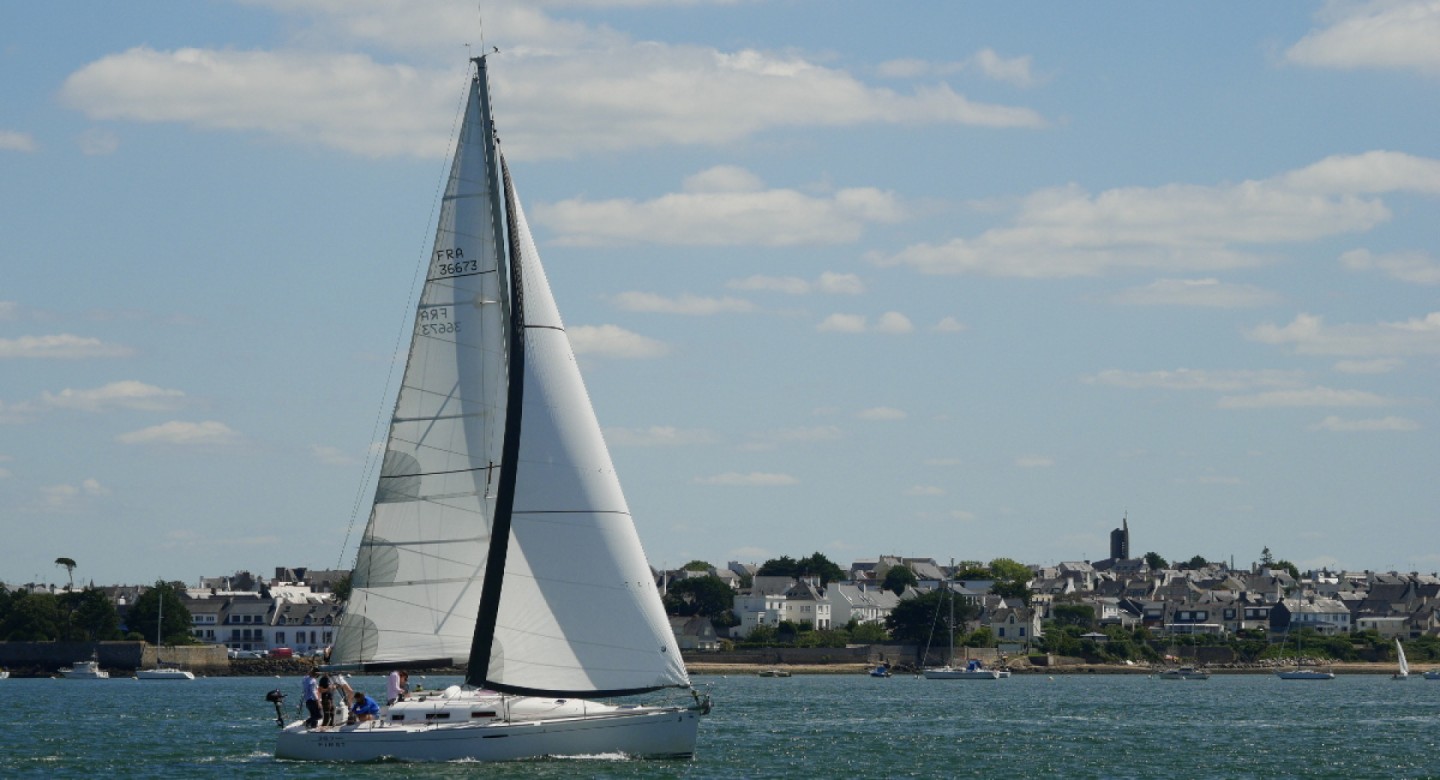 Mieten Sie ein Segelboot Bénéteau First 36.7 Larmor-Plage (YEACH MAD 2 ...
