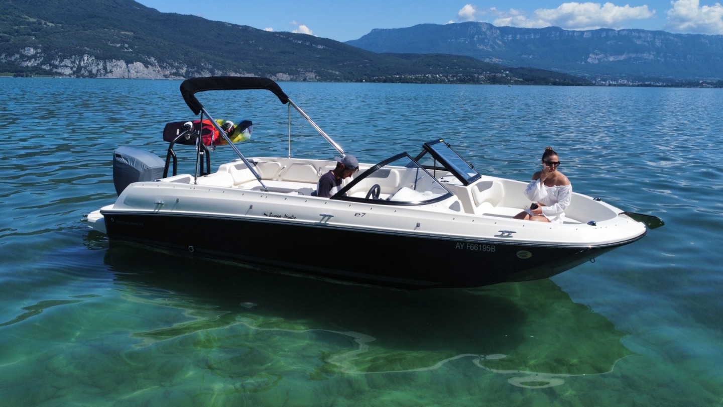 Mieten Sie ein Motorboot Bayliner Element E7 Aix-les-Bains | SamBoat