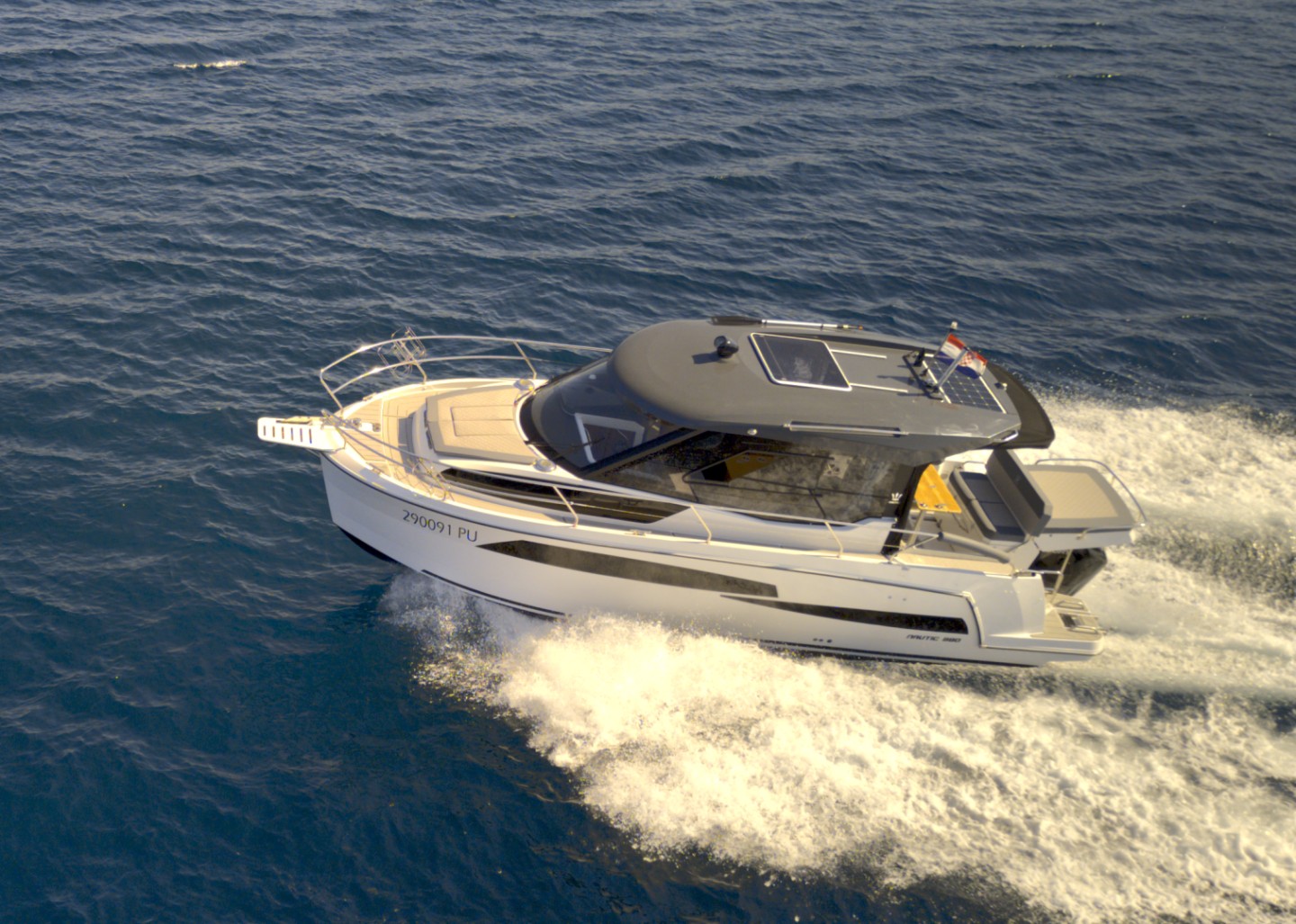 Mieten Sie ein Motorboot Nautic Yachts Nautic 880 Pula (Nautic 880 "Yana") | SamBoat
