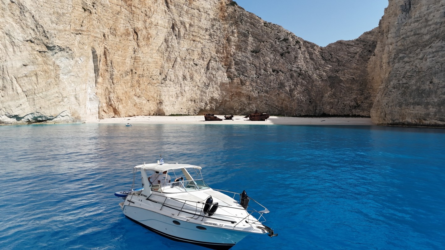 Mieten Sie ein Motorboot Cruisers Rogue 2670 Poros, Kefalonia (Zoi ...