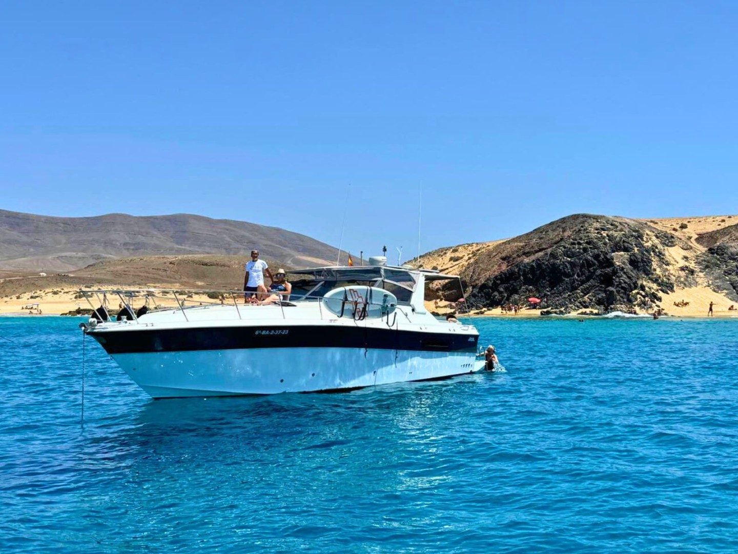 Mieten Sie ein Motorboot Sea Ray 390 Express Cruiser Playa Blanca | SamBoat