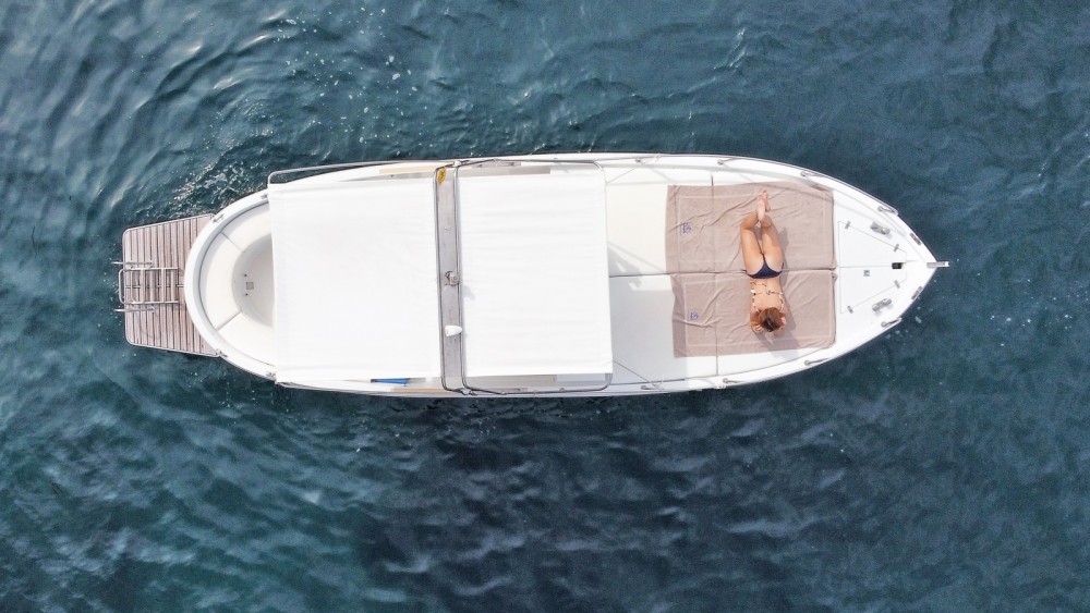 Mieten Sie ein Motorboot Ingenito Gozzo 750 Sorrento (Gozzo 750) - SamBoat